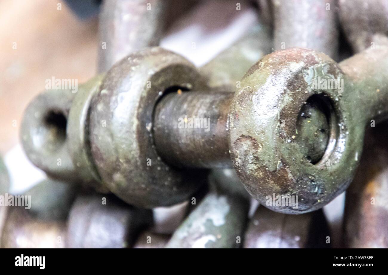 A pile of heavy duty chain links Stock Photo - Alamy