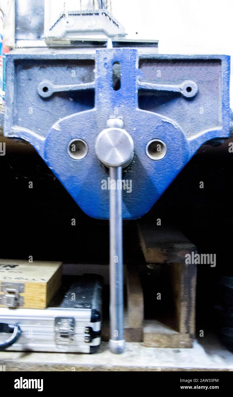 Large vice hi-res stock photography and images - Alamy