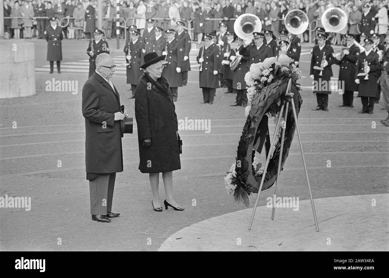 President Heinemann lays wreath at monument on the Dam in Amsterdam ...