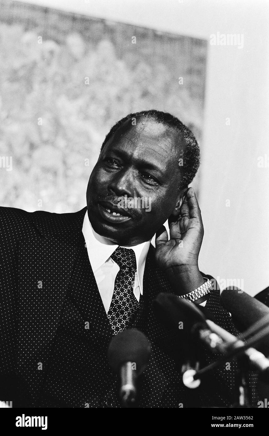 Kenyan president daniel arap moi Black and White Stock Photos & Images ...