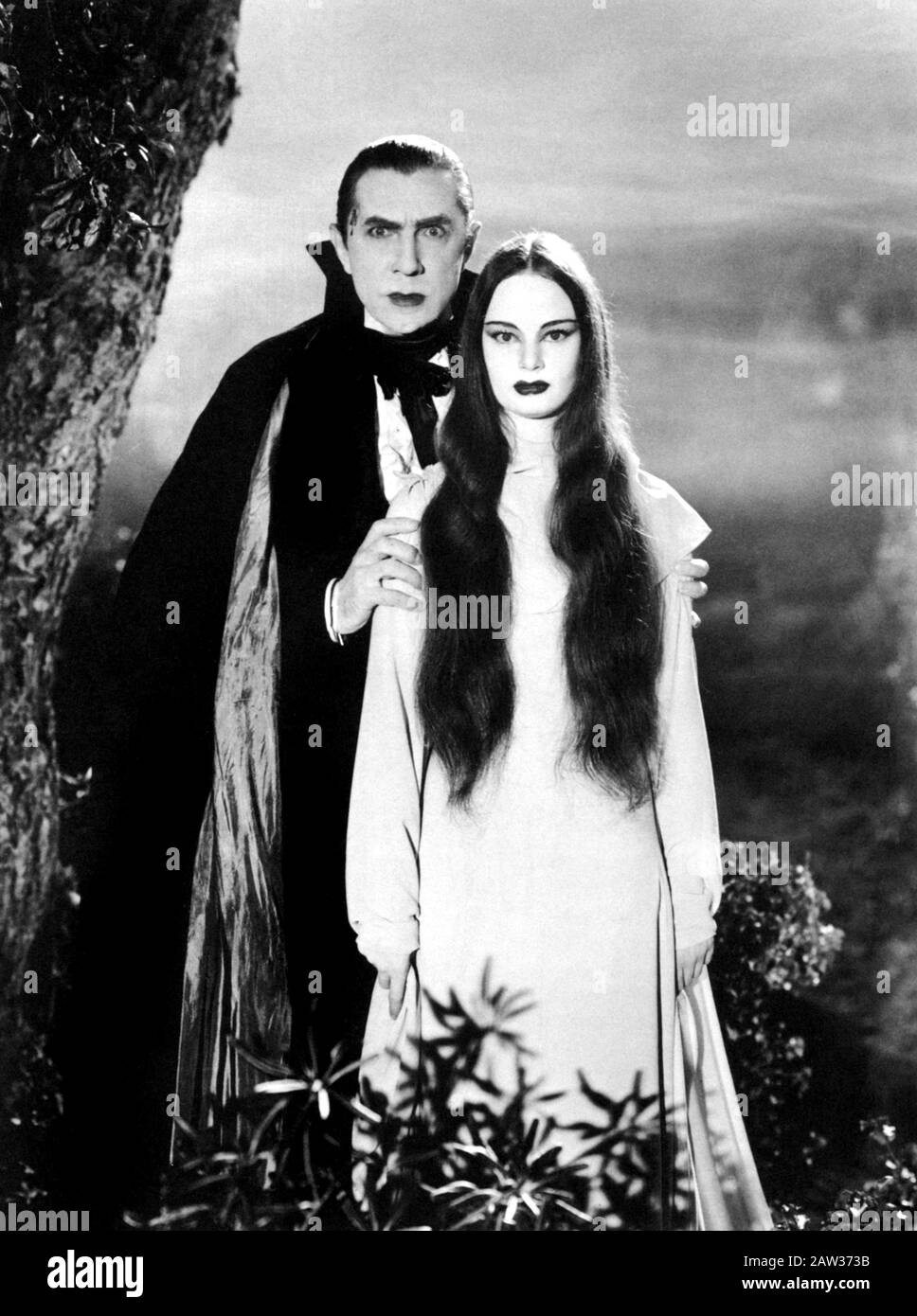 1935 , USA : The actor BELA LUGOSI ( 1882 - 1956 ) with Carroll Borland ...