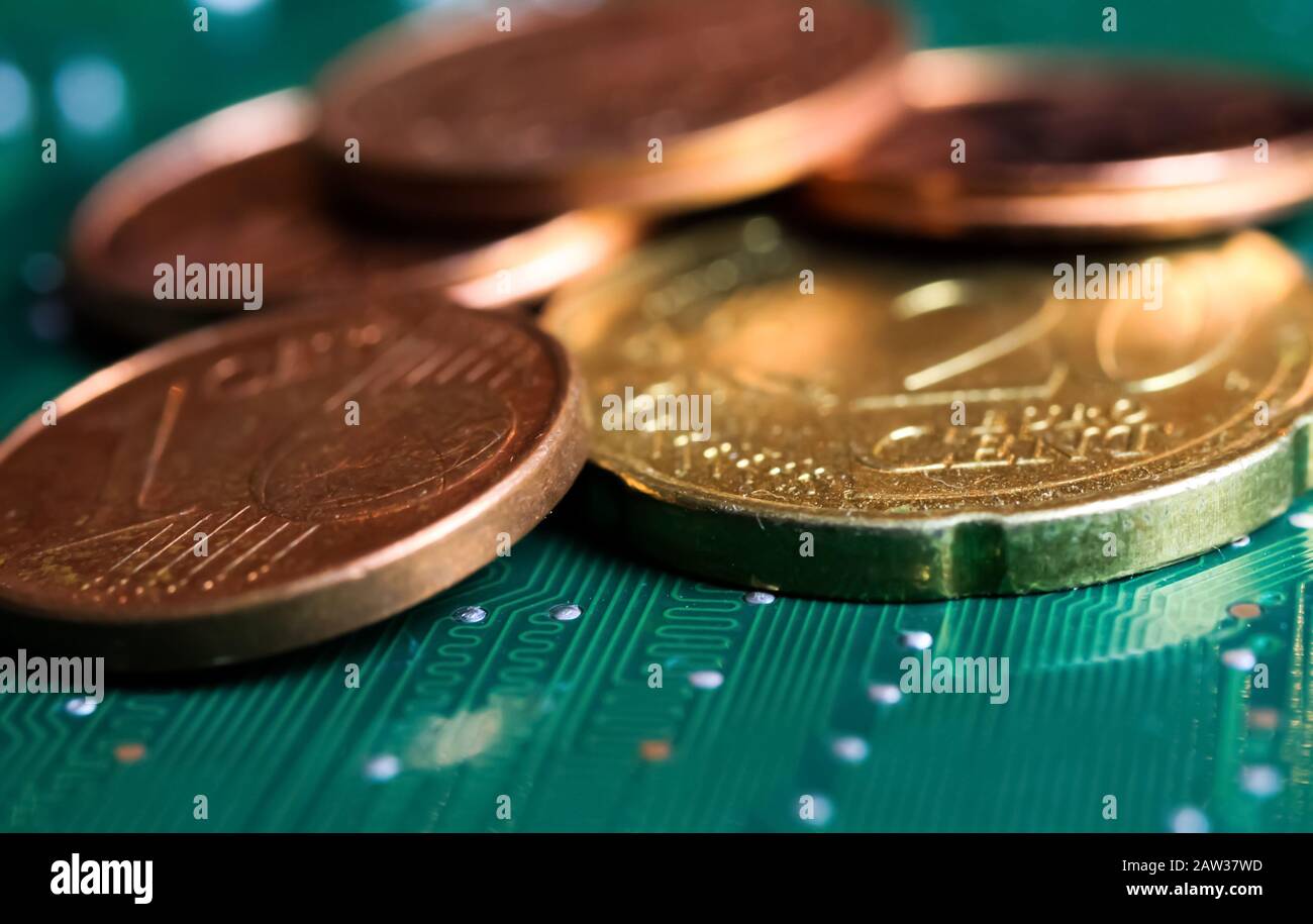 Makro close up of isolated blurred pile euro cent coins on green ...