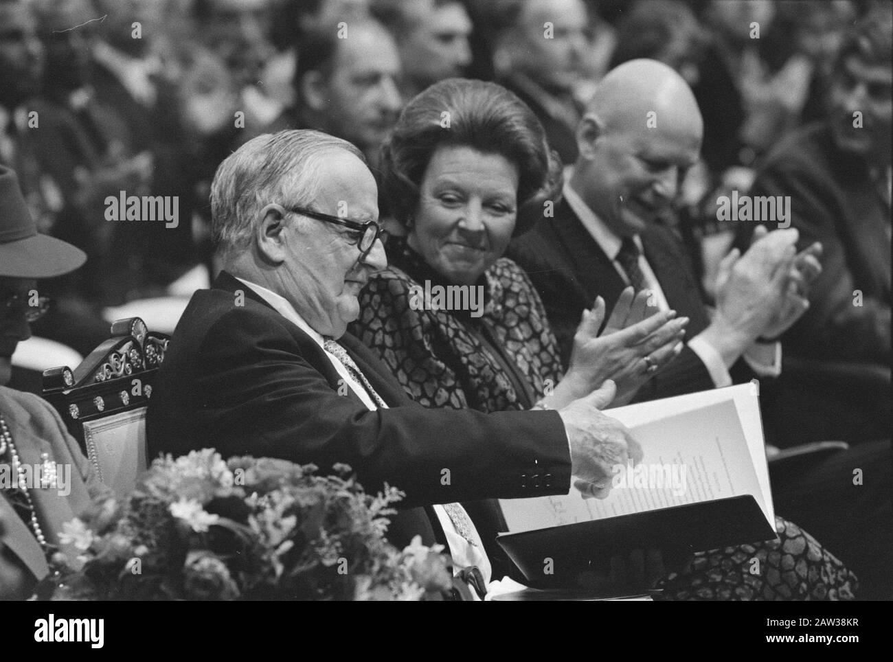 Background person king queen hi-res stock photography and images - Alamy