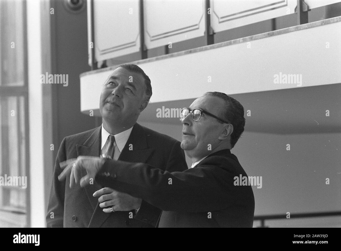 Prince Bertil visits DAF factories Date: October 6, 1959 Name of Person ...