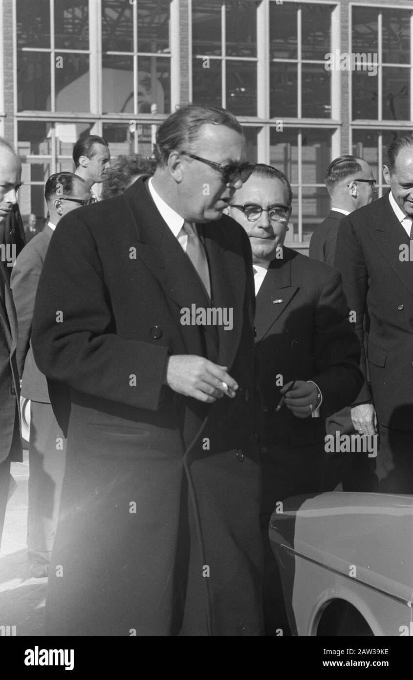 Prince Bertil visits DAF factories Date: October 6, 1959 Name of Person ...