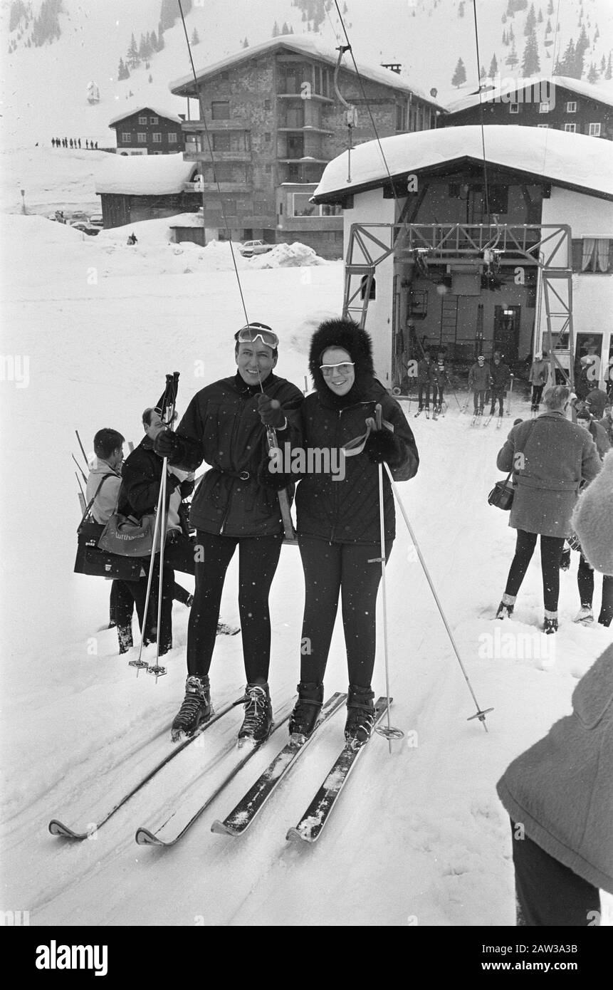 Royal family in Lech. Princess Beatrix and Prince Claus in the ski Date ...
