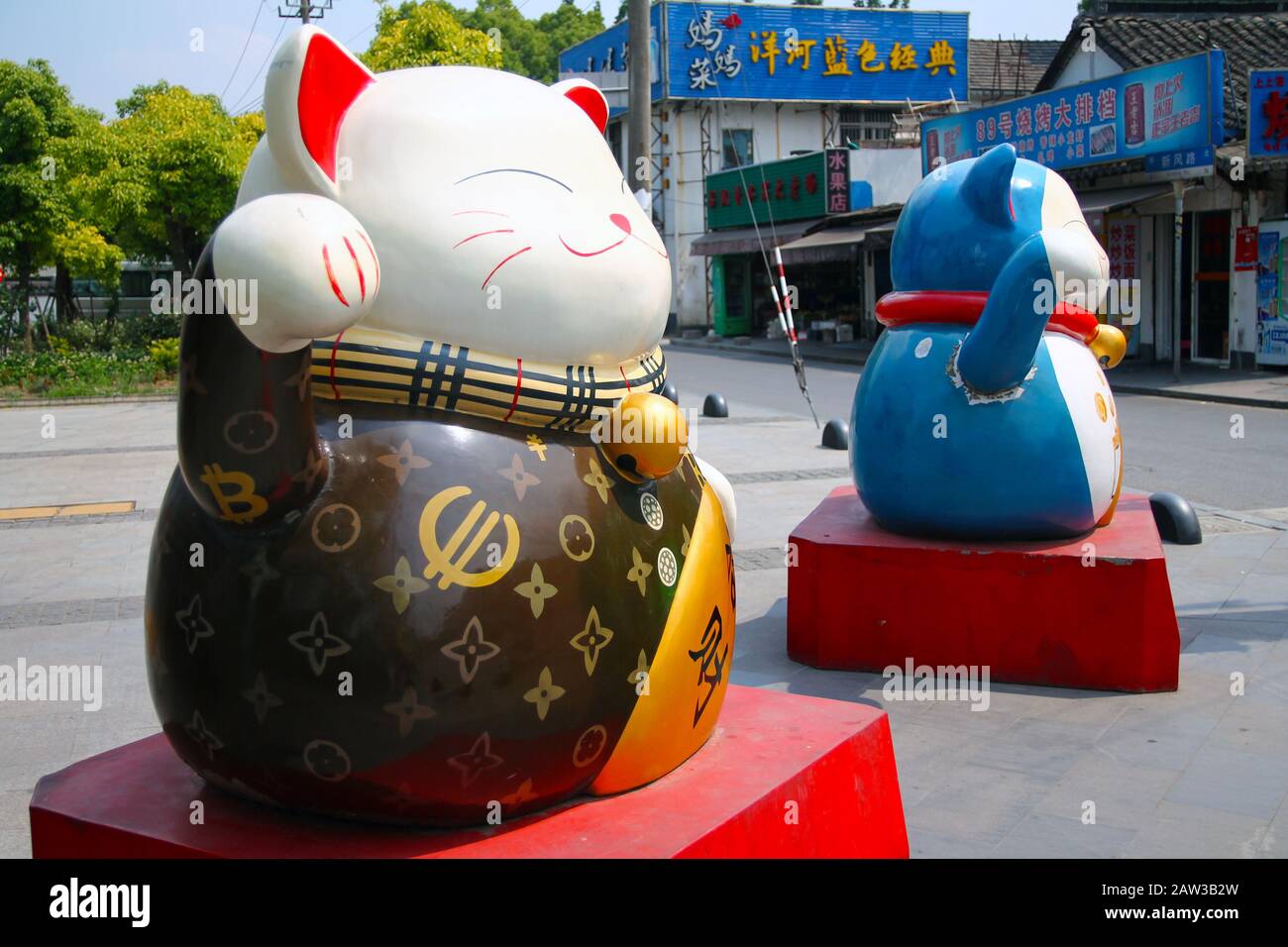 Chinese lucky colored cats outside Shanghai Stock Photo - Alamy