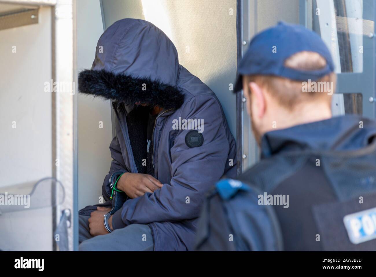 County lines drug hi-res stock photography and images - Alamy