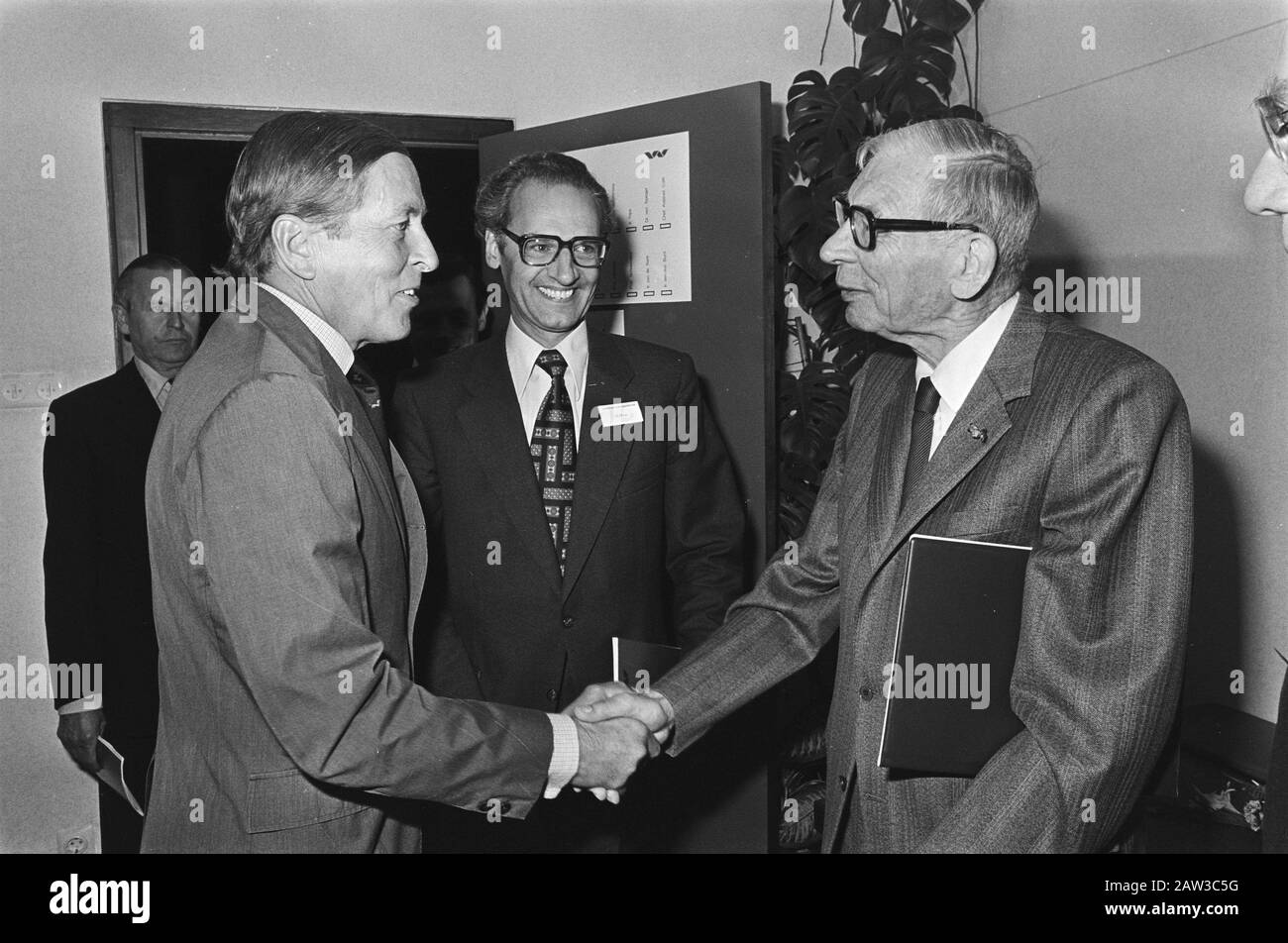 Delf prince claus greets prof hi-res stock photography and images - Alamy