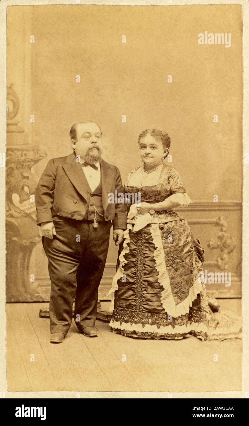 Midget in circus hi-res stock photography and images - Alamy