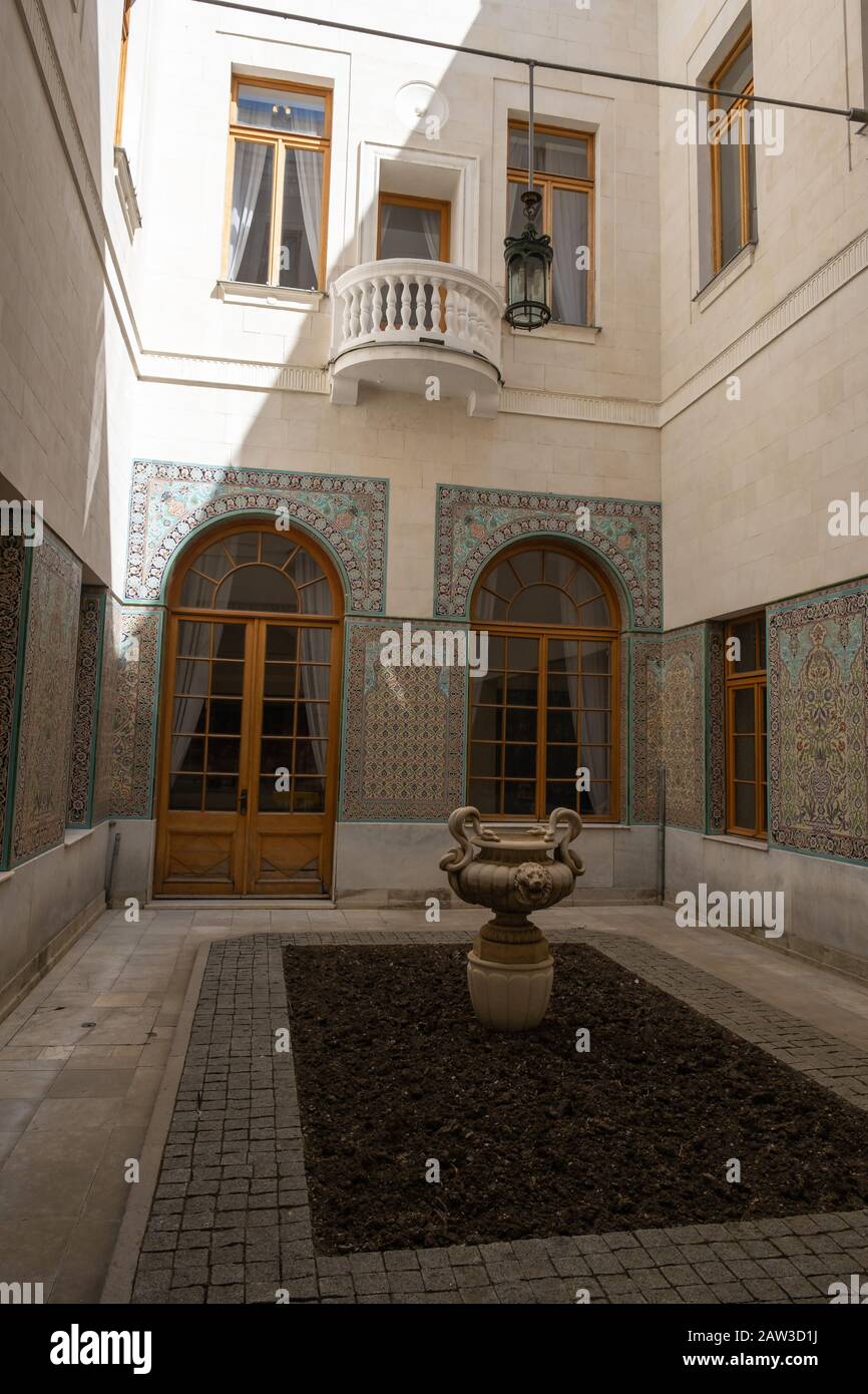 Arab balcony hi-res stock photography and images - Alamy