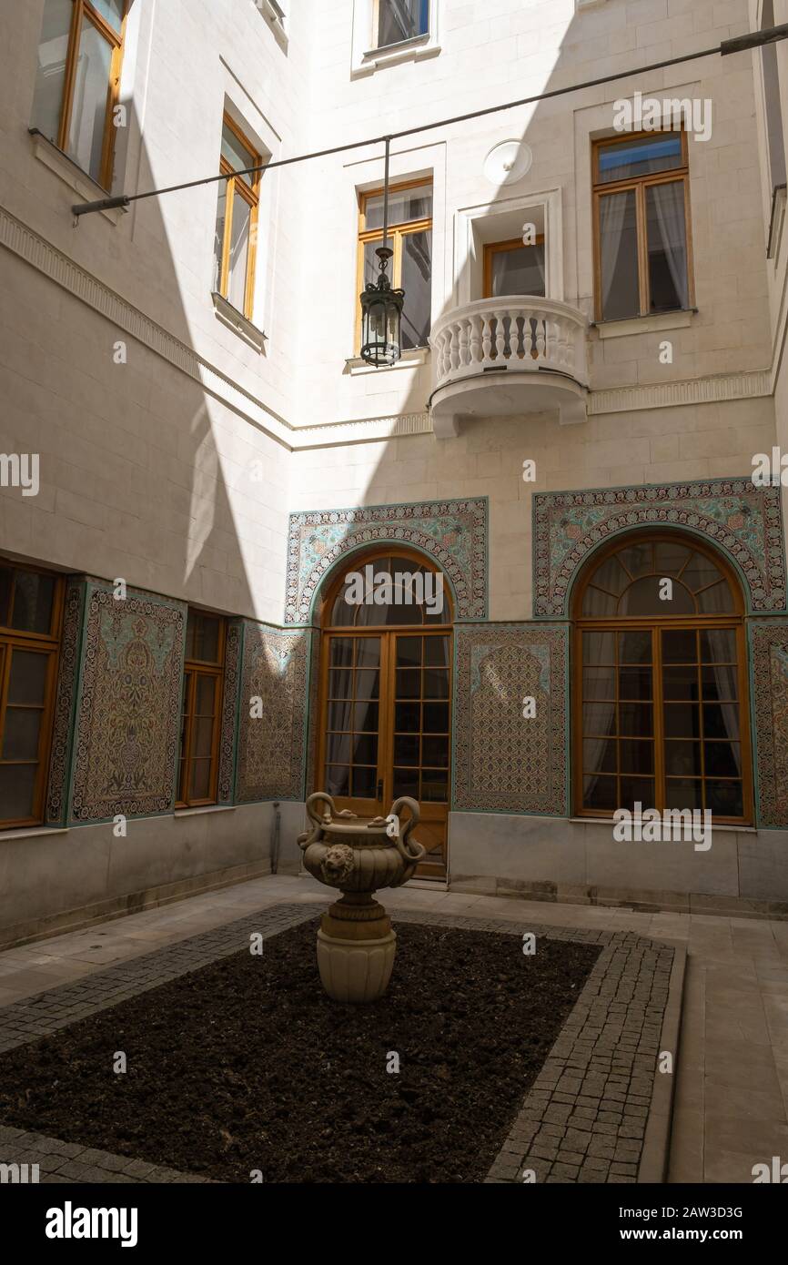 Arab balcony hi-res stock photography and images - Alamy