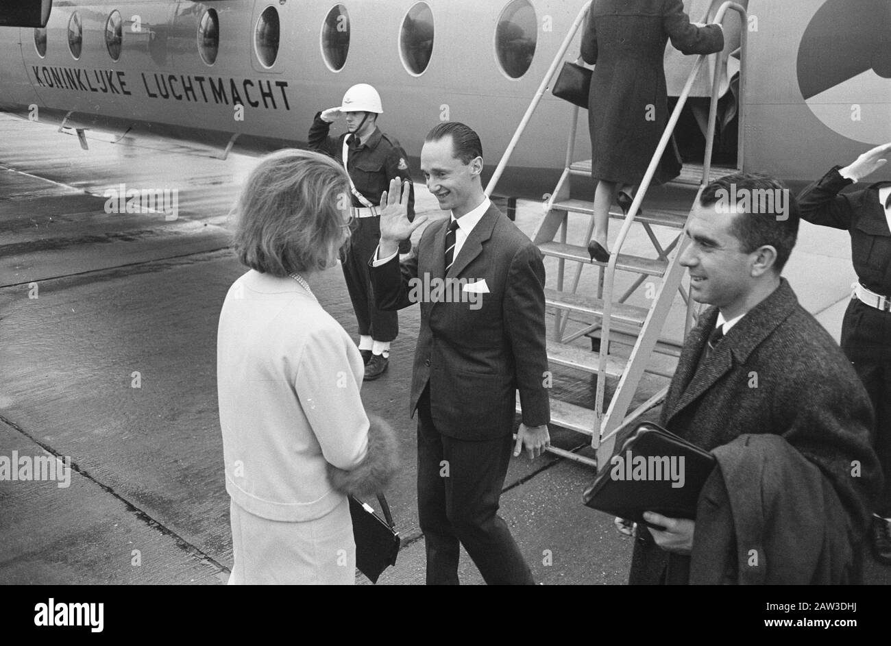 Prince Don Carlos with family to Paris departed from airport Ypenburg ...