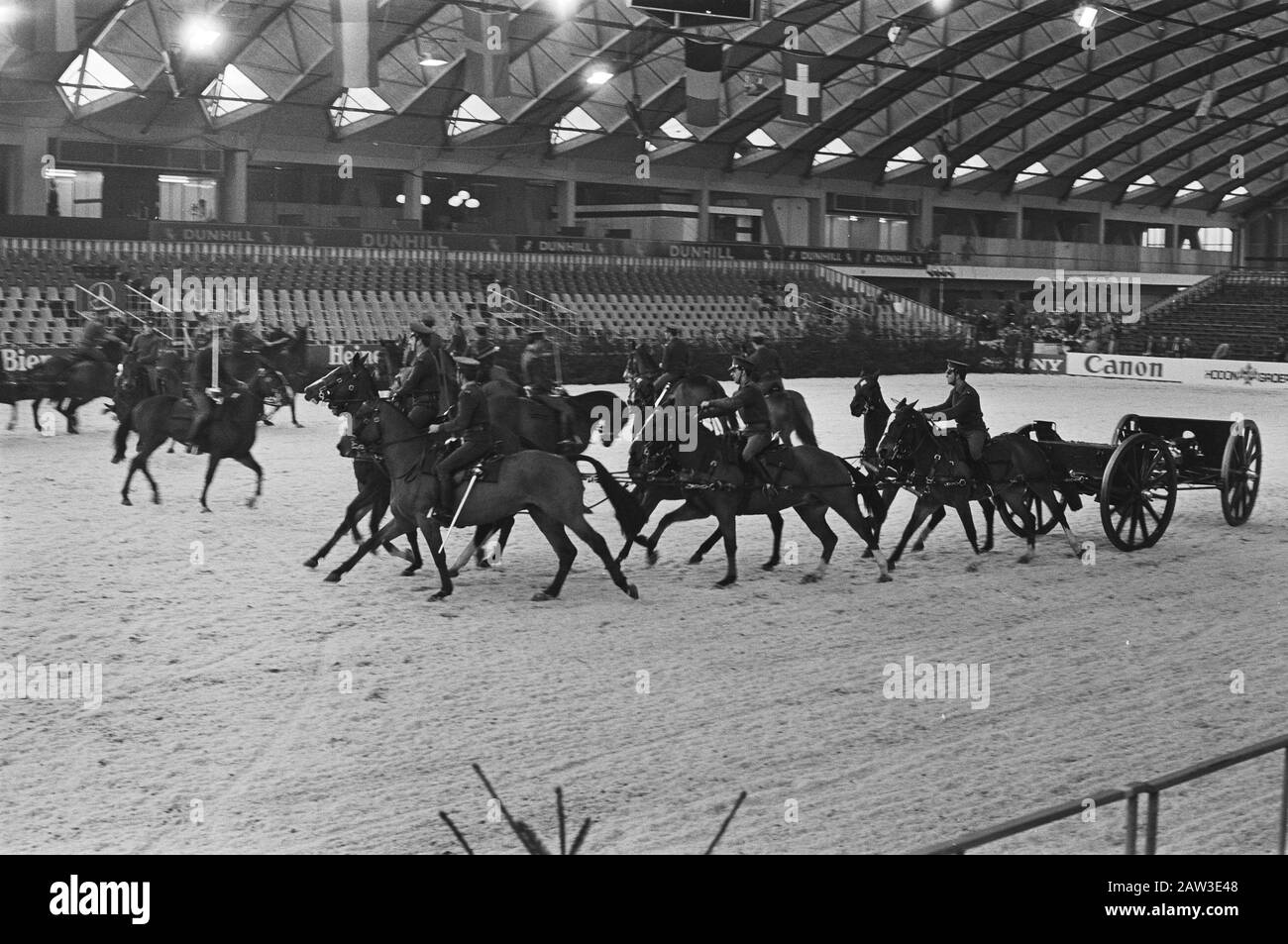 King's troop, royal horse artillery hi-res stock photography and images ...