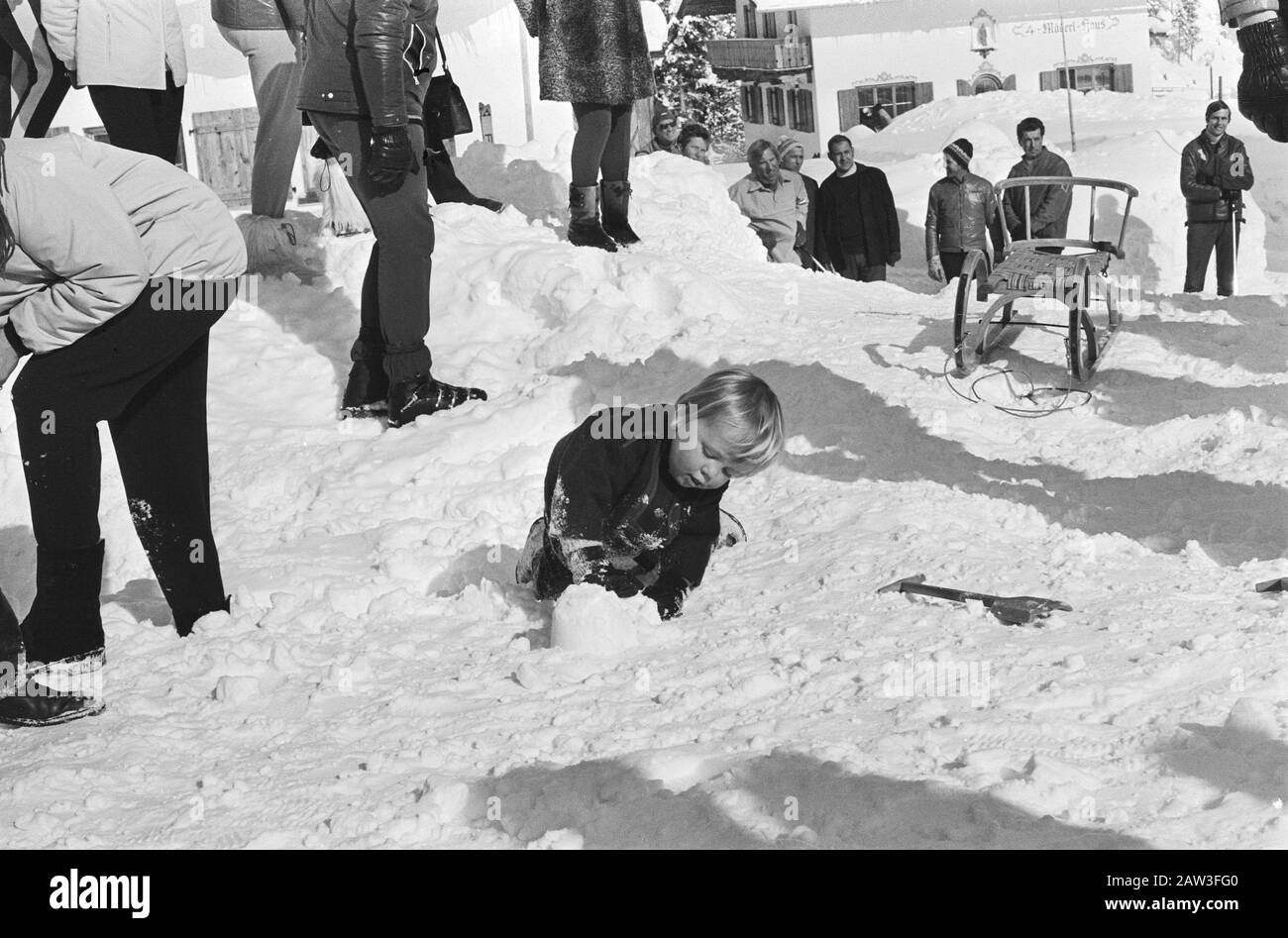 Royal Family for their winter holidays in Lech; Prince Johan Friso in ...