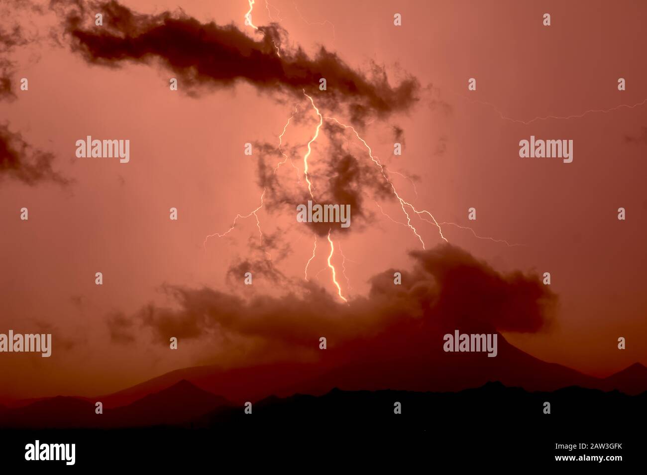 Cloud enshrouded peak hi-res stock photography and images - Alamy