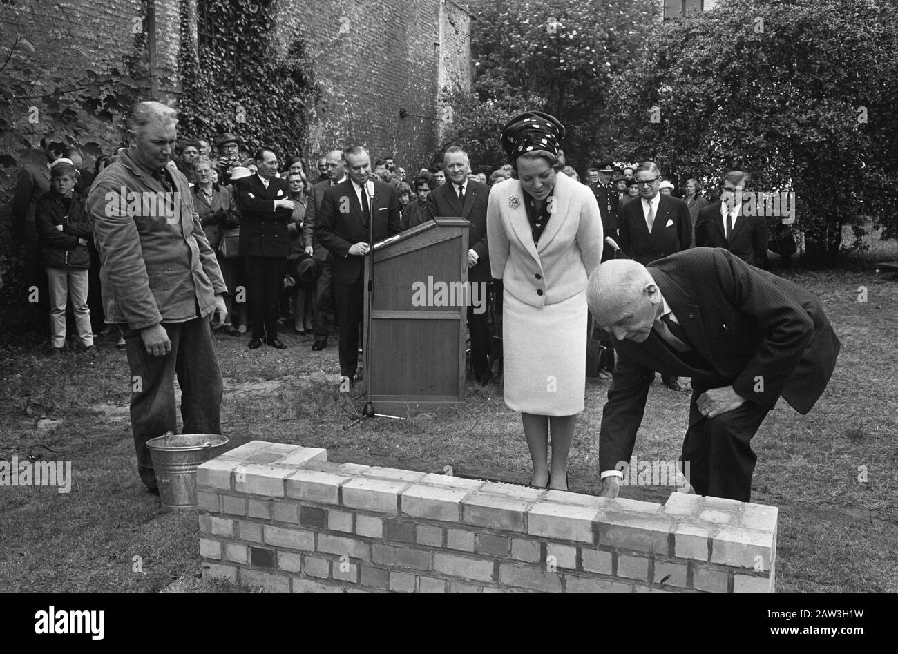 Princess Beatrix in Bruges, laid the foundation stone for the library ...