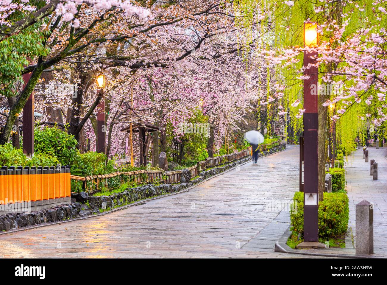 Kyoto streets hi-res stock photography and images - Alamy
