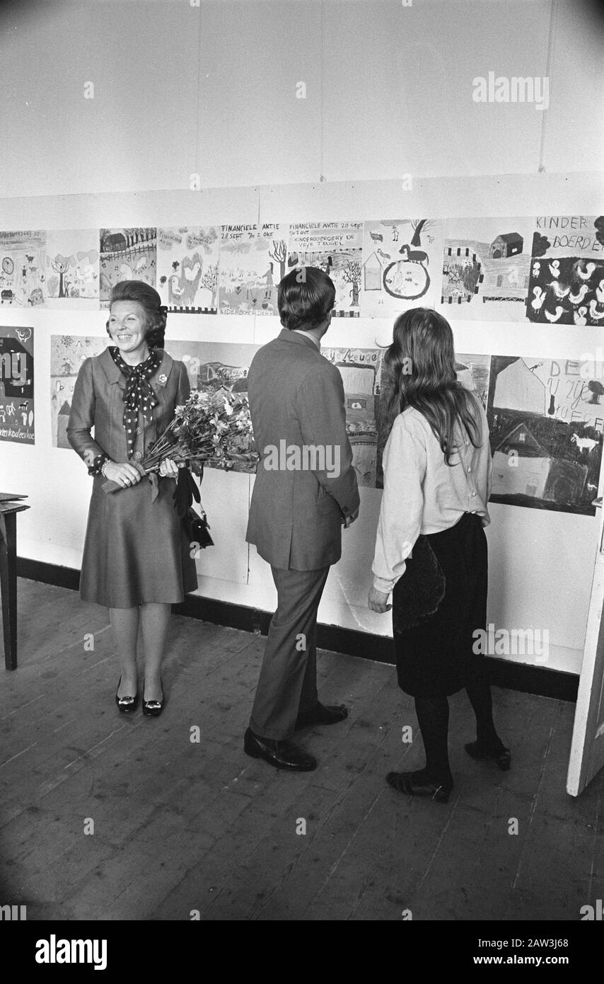 Princess Beatrix opens exhibition by children, Soest Date: September 29 ...