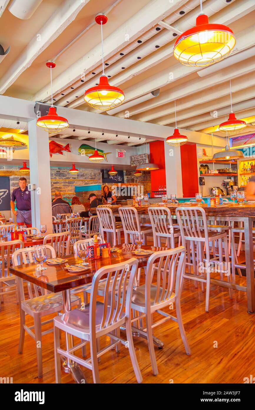 Canada restaurant waitress hi-res stock photography and images - Alamy