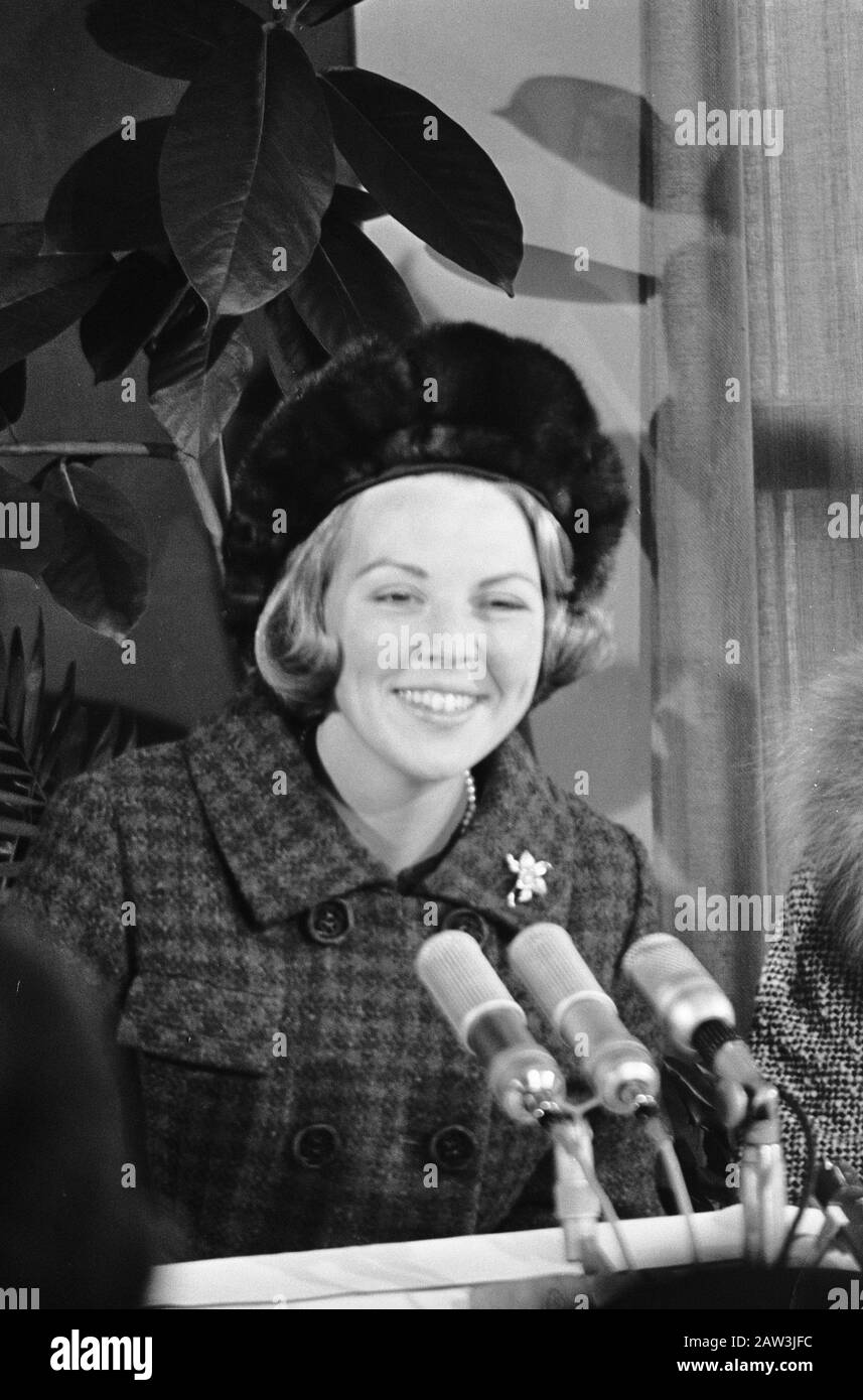 Princess Beatrix returned from the West, Princess Beatrix during press ...