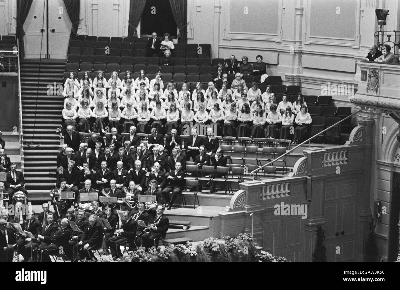 Choir on stage Black and White Stock Photos & Images - Alamy
