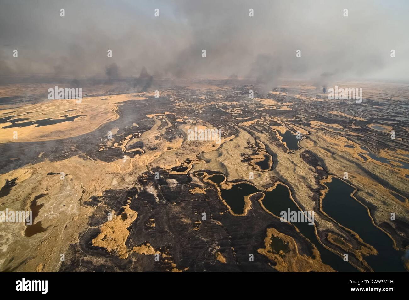 Smokestack pollution mountains hi-res stock photography and images - Alamy