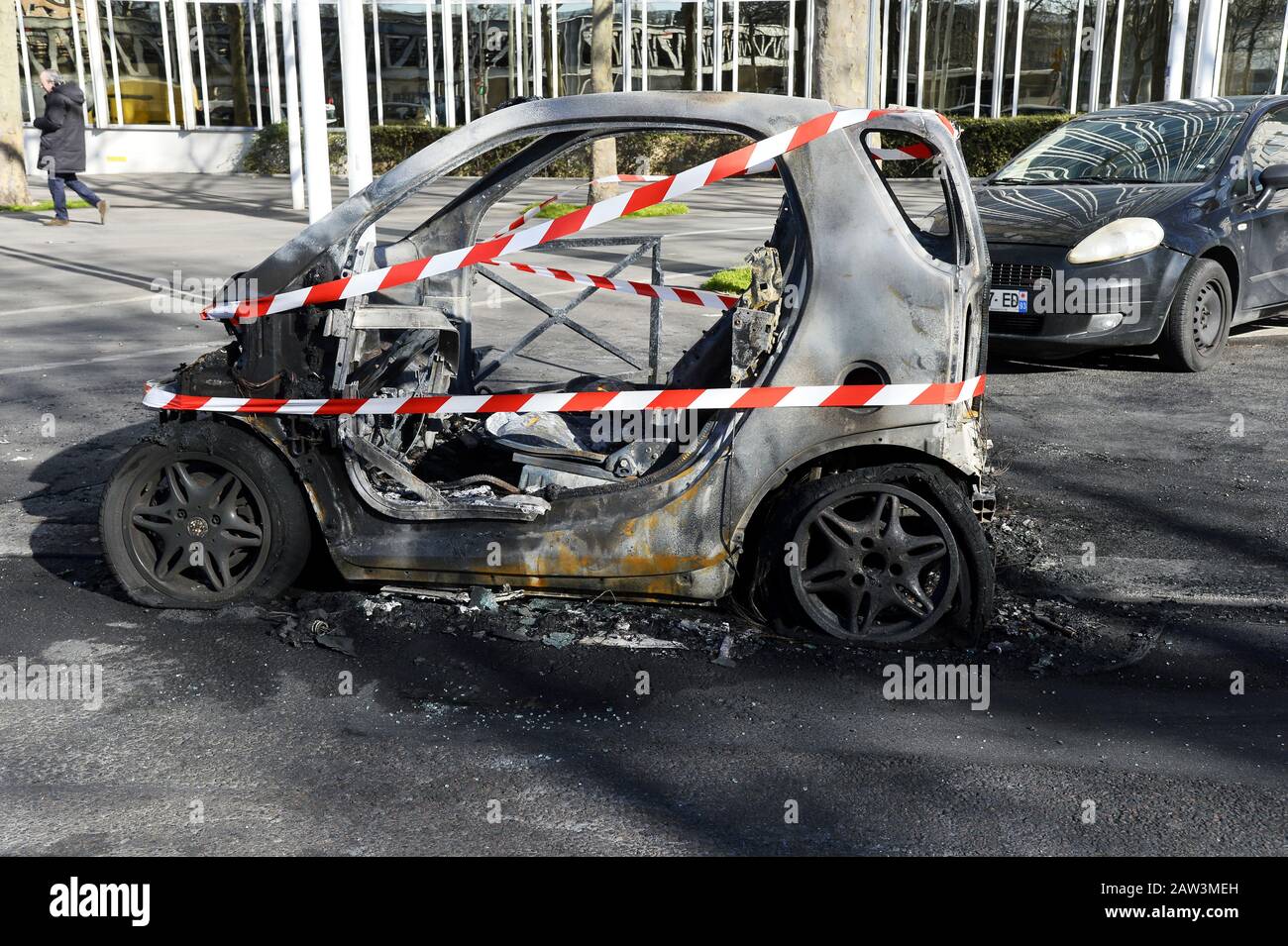 Broken down car smoke hi-res stock photography and images - Alamy