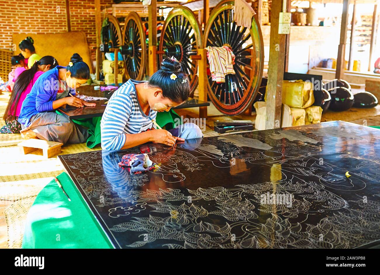 Handicrafts workshop china hi-res stock photography and images - Alamy