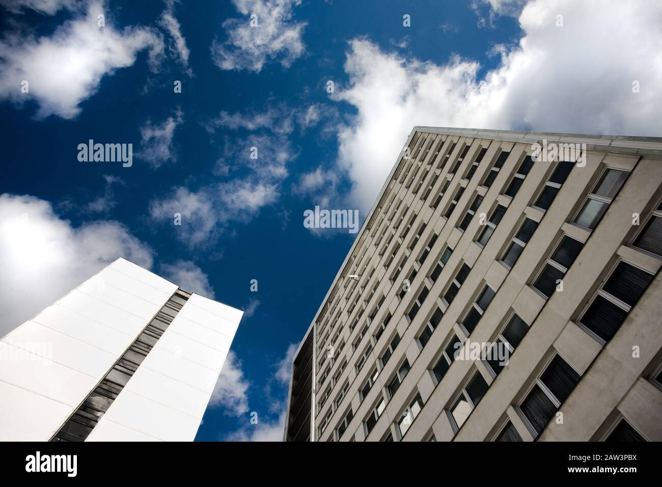 Low angle shot of a tall minimalistic building Stock Photo - Alamy