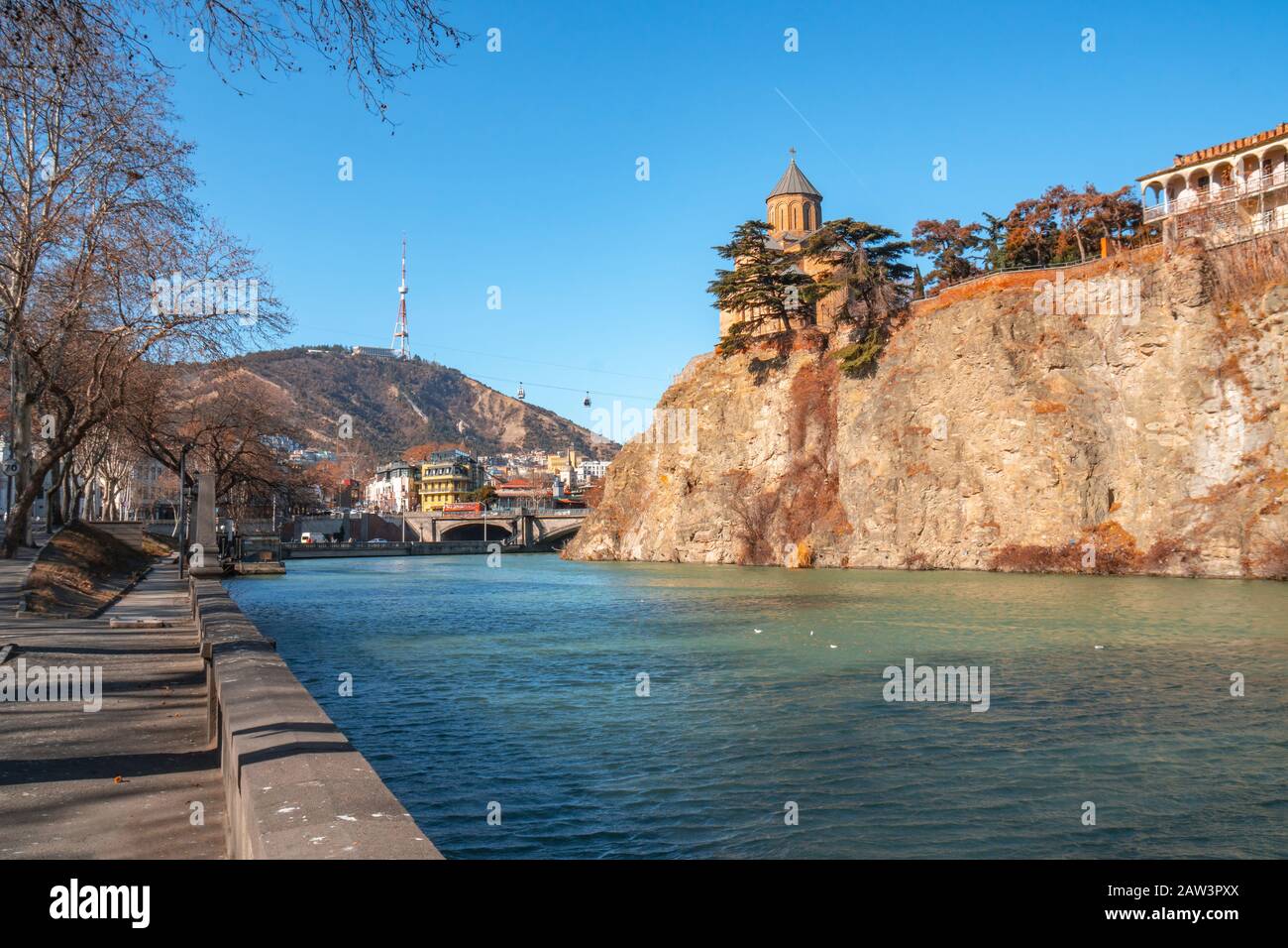 Metekhi church traditional houses hi-res stock photography and images ...