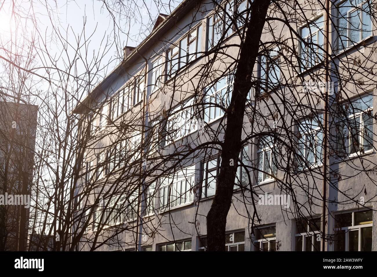 Reflection of sunlight on windows of building Stock Photo - Alamy