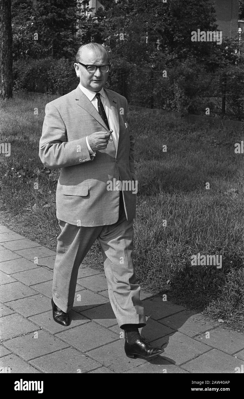 Professor Dr. Z. J. M. Beel received Presidents Wassenaar.. Check Dr de ...