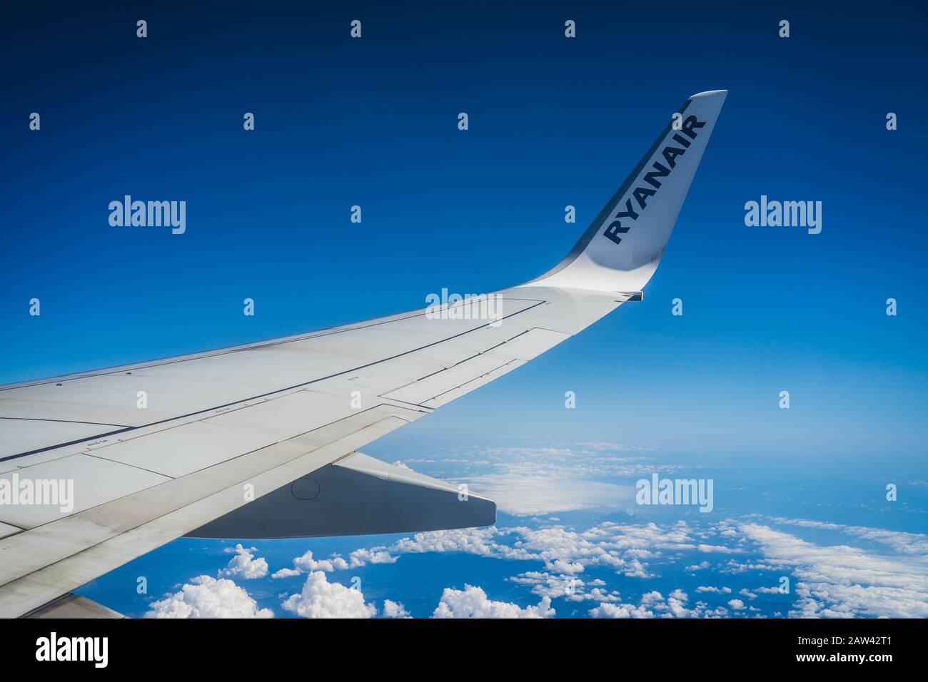 View from window ryanair plane hi-res stock photography and images - Alamy