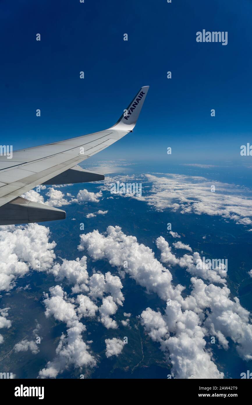 View from window ryanair plane hi-res stock photography and images - Alamy