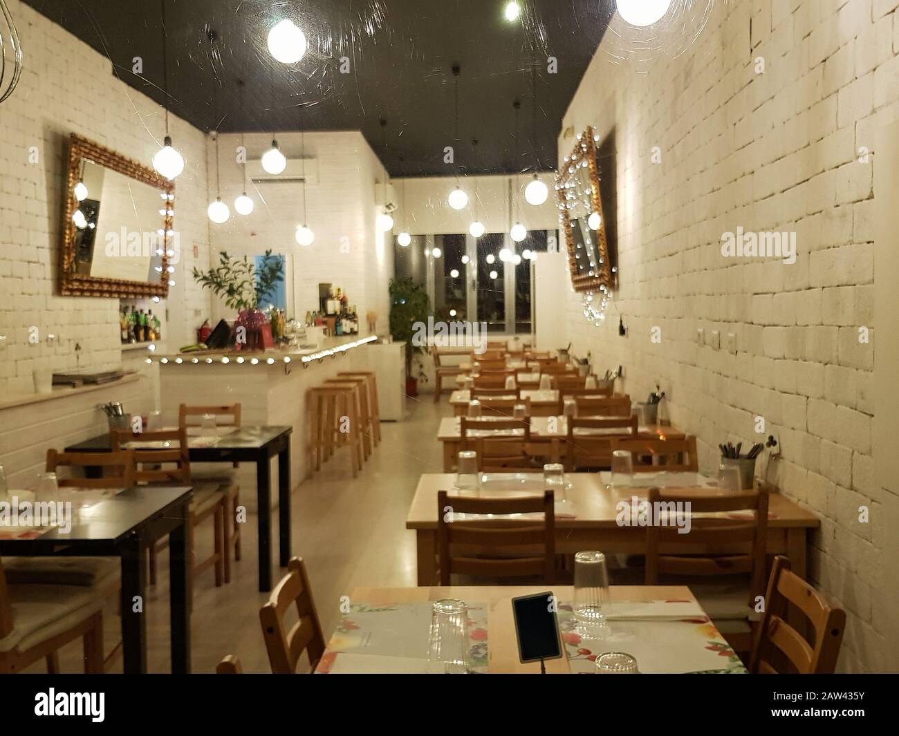 Empty restaurant decoration Stock Photo - Alamy