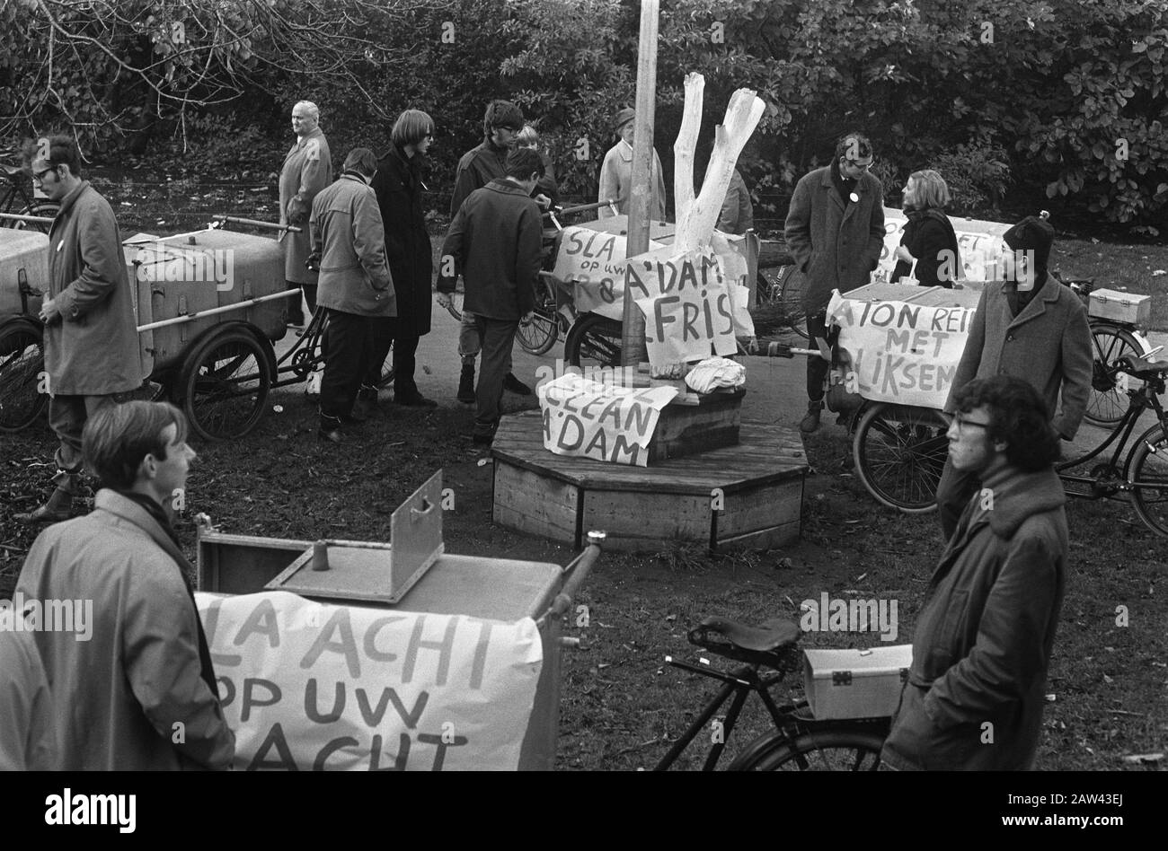 Environmental protest 1960s hi-res stock photography and images - Alamy