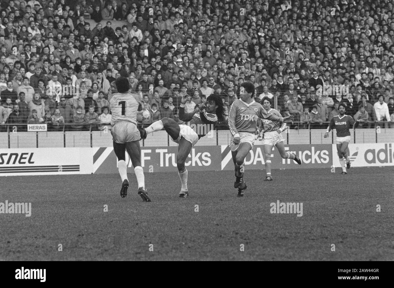 Ruud gullit 1987 hi-res stock photography and images - Alamy