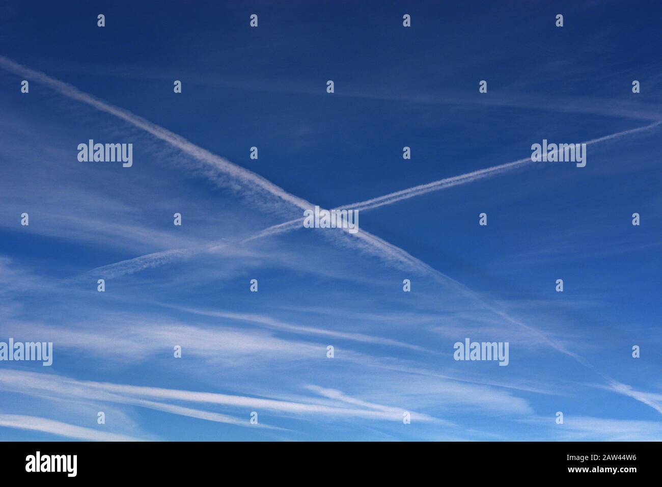 Contrail vapor trail aircraft hi-res stock photography and images - Alamy