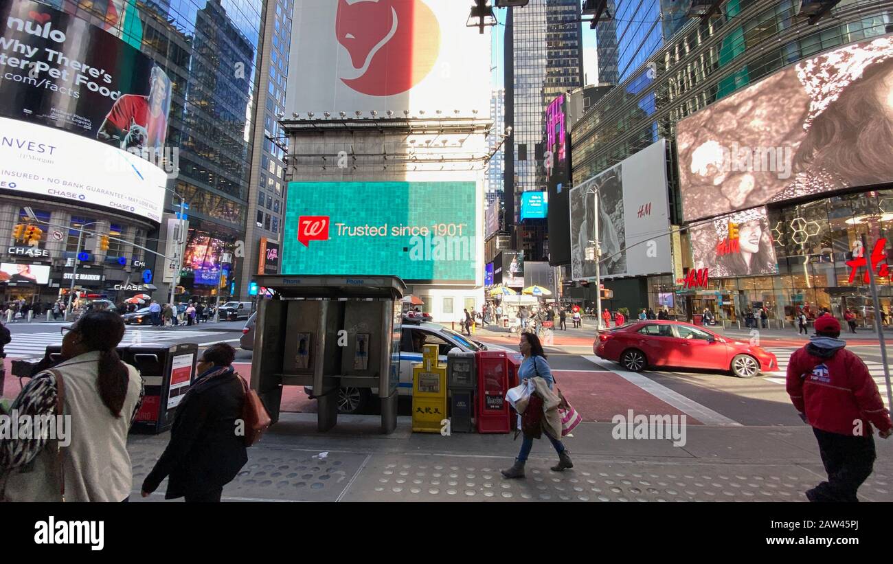 Partially blocked view of Times Square Stock Photo - Alamy