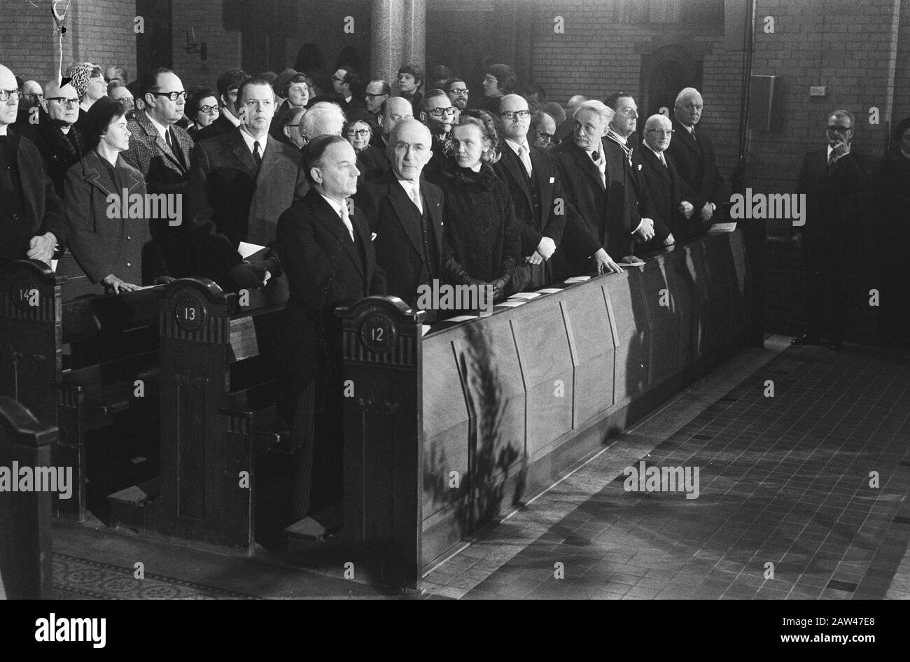 Bishop Ordination of Mgr. Simonis in Lawrence & Elisabeth Cathedral for ...