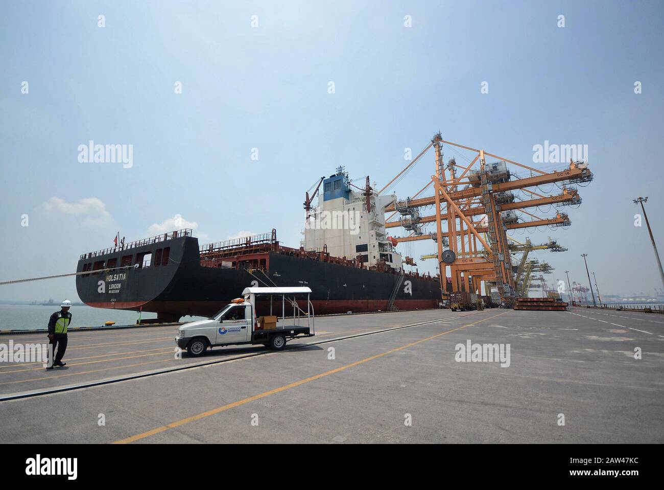 Loading and unloading cargo into and from ships hi-res stock ...