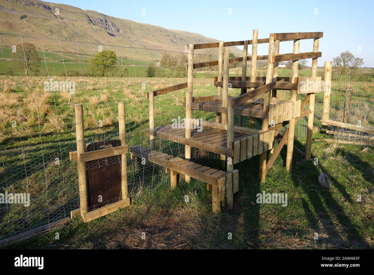 Wooden dog stile hi-res stock photography and images - Alamy