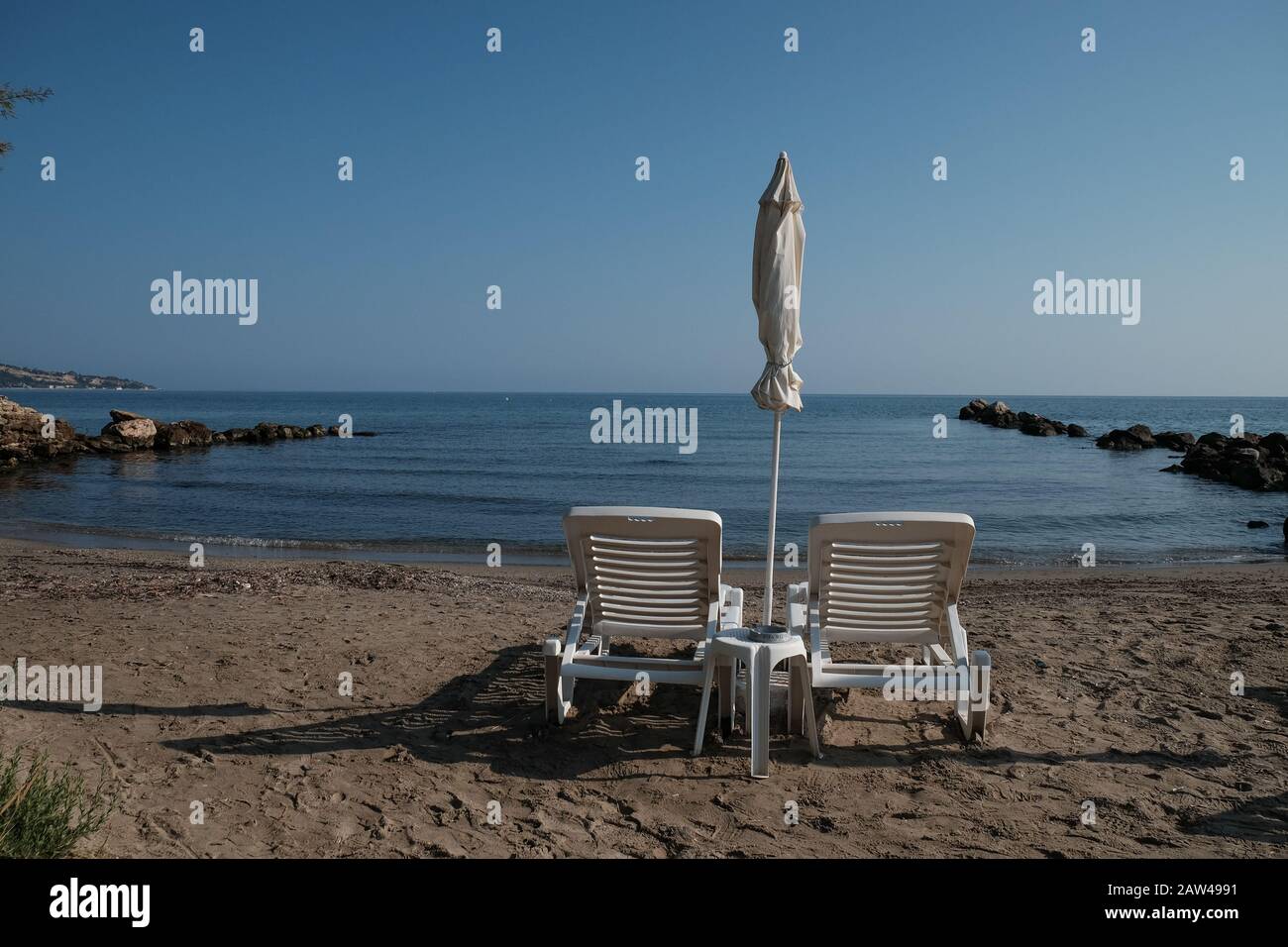 Empty sandy beach greece hi-res stock photography and images - Alamy