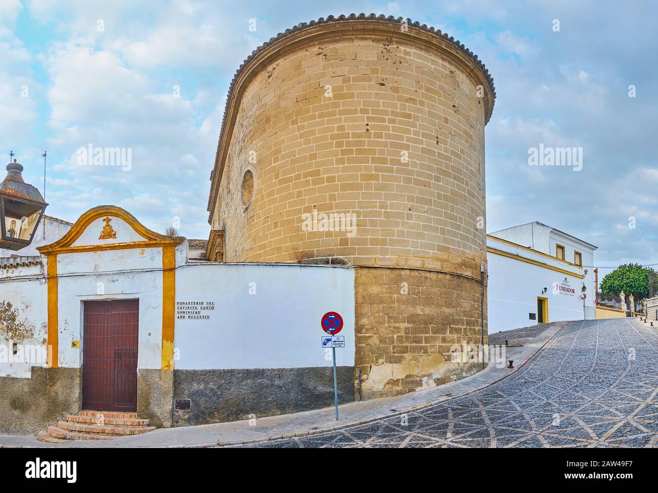 JEREZ, SPAIN - SEPTEMBER 20, 2019: The medieval gate of Espiritu Santo ...