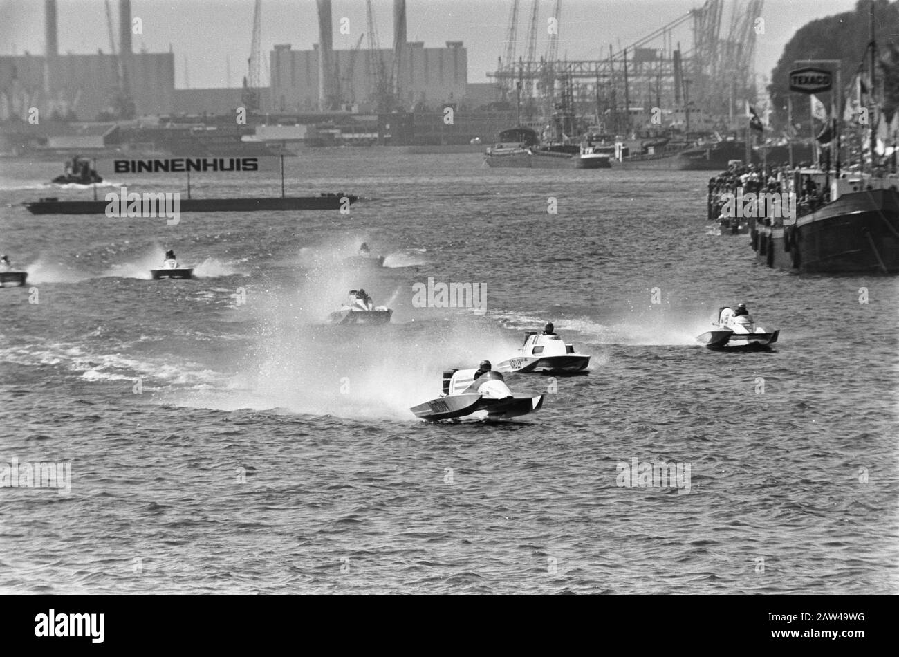 International Power races in Rotterdam 1975 Racing Boats in action in ...