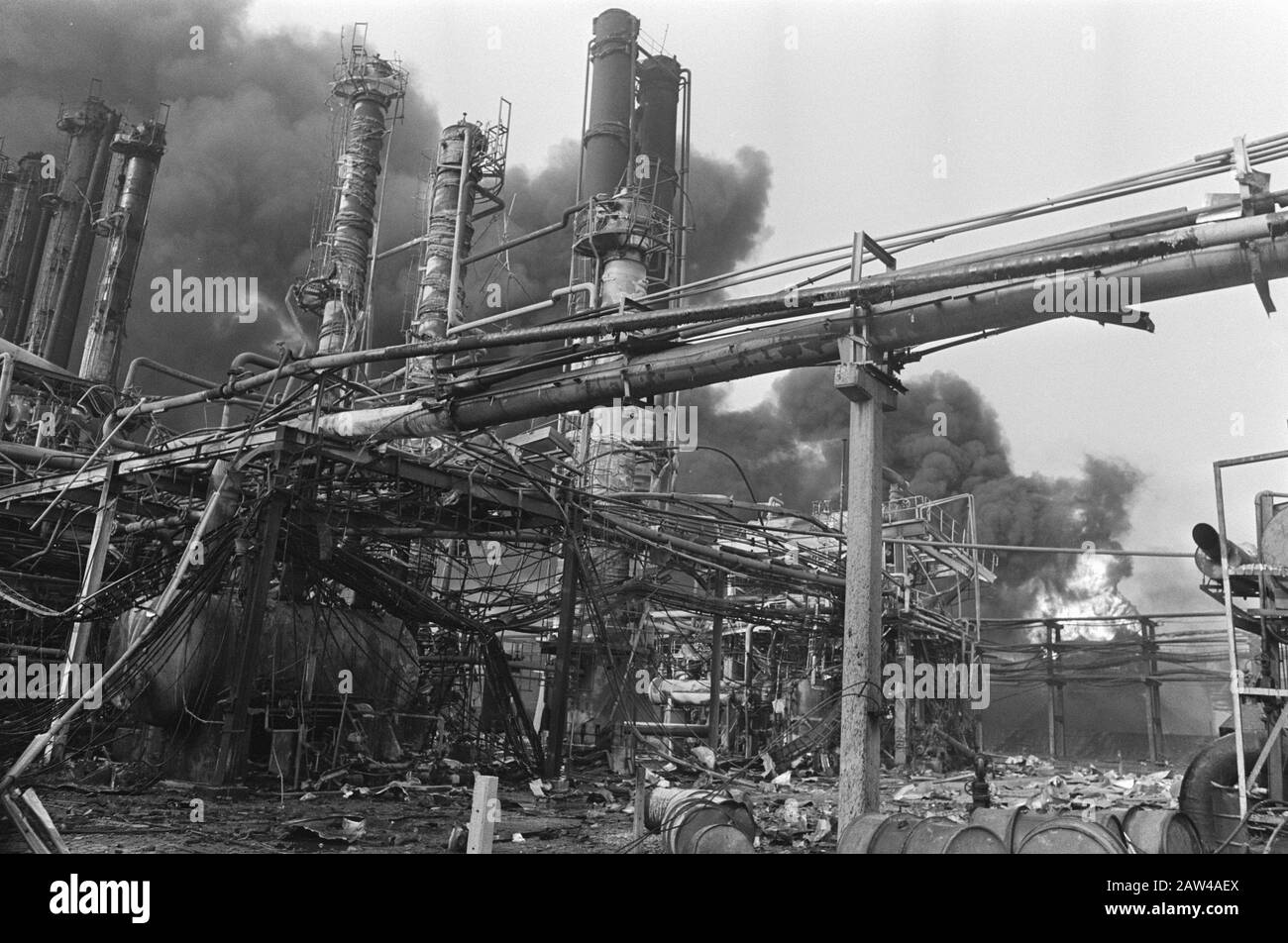 Disaster at DSM in Beek (Limburg), second day; a portion of the naphtha ...