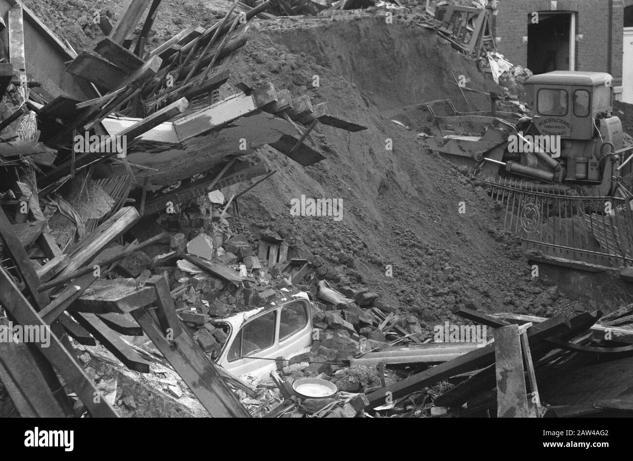 Disaster at Liege, excavation work to remove the embers Date: February ...