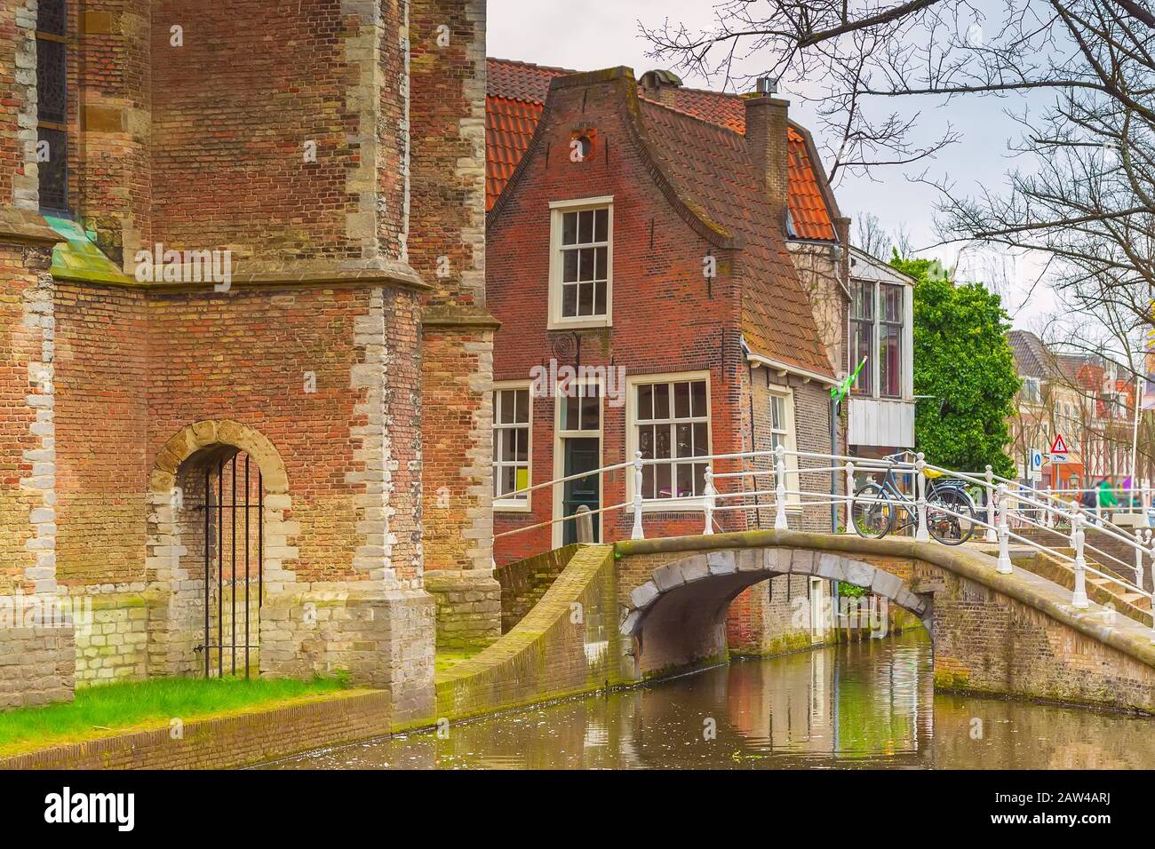 Canal bridge street delft hi-res stock photography and images - Alamy