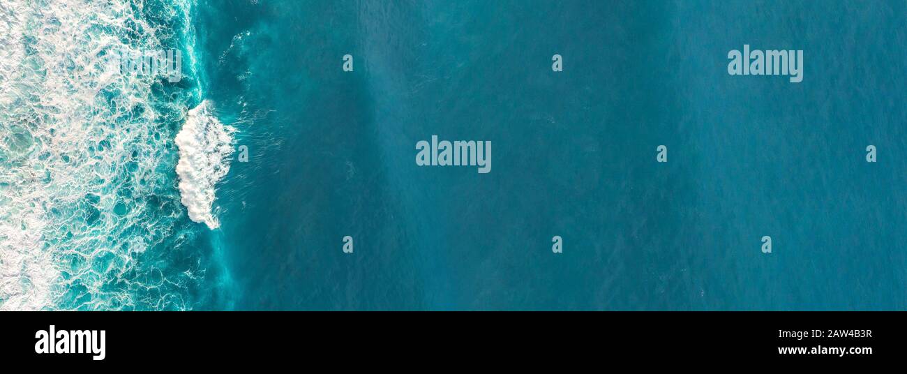 Aerial view waves splashing hi-res stock photography and images - Alamy